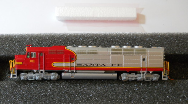 How to install a Digitrax decoder in an Athearn F45 or FP45 | N Scale ...